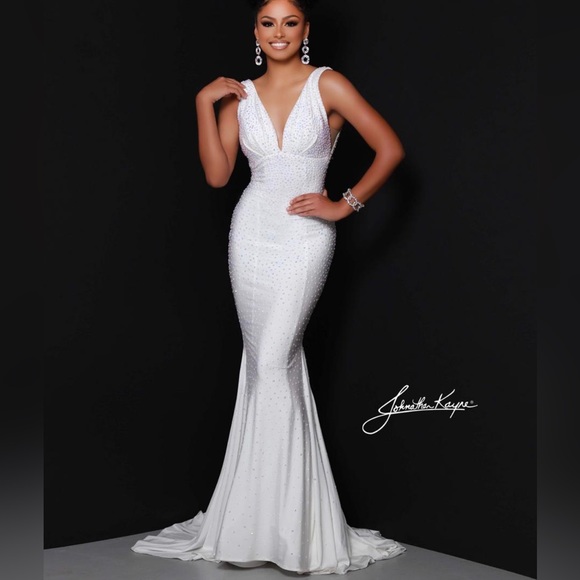 Johnathan Kayne | Dresses | Johnathan Kayne Collection 923 White Dress ...